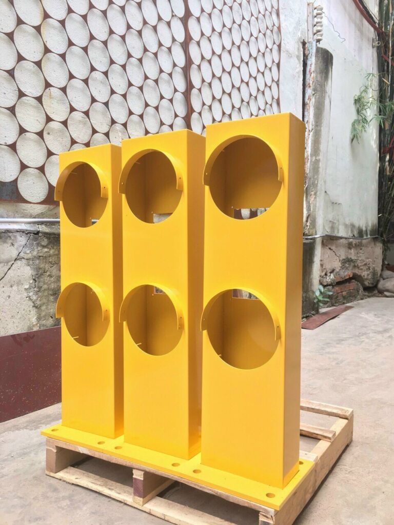 Yellow flashing warning post - Traffic light box | Quan Pham
