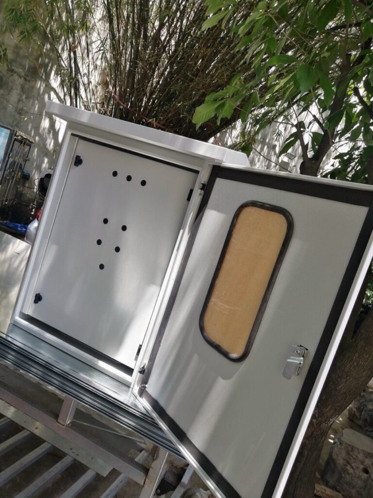 Outdoor electrical cabinet with roof | Quan Pham