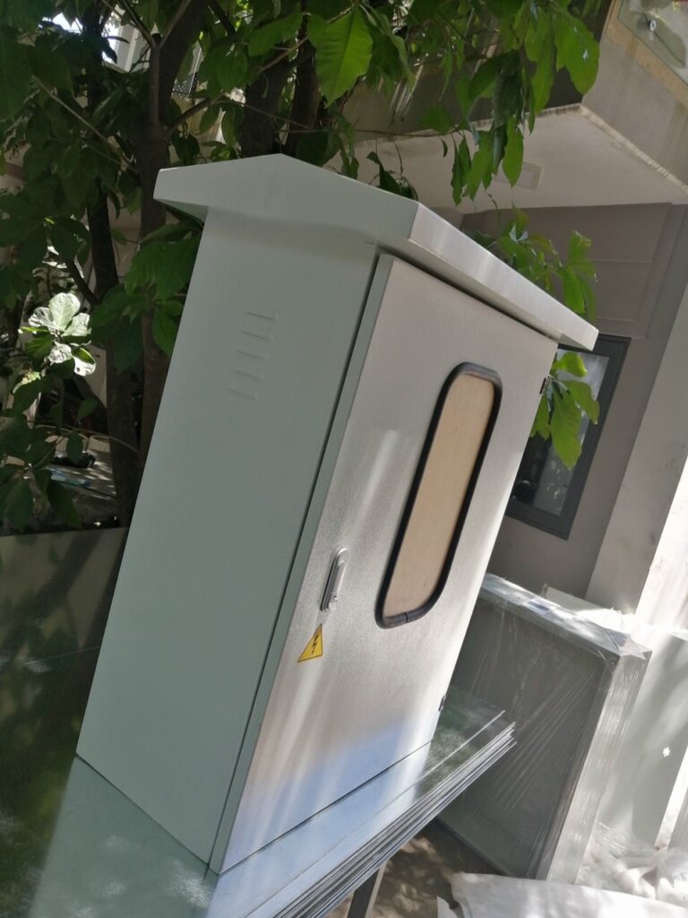 Outdoor electrical cabinet with roof | Quan Pham