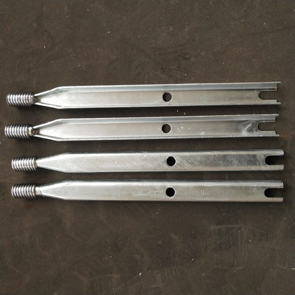 Pole Top Pin | Quan Pham